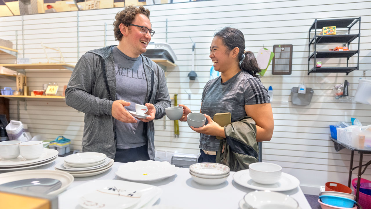 ‘Dump and Run’ Turns Student Castoffs into Treasure - Cornellians ...
