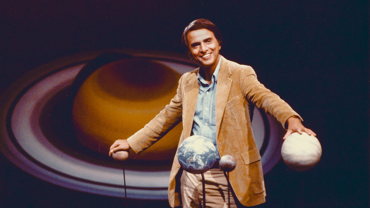 ‘Cosmos,’ a Pulitzer, and More: Fascinating Facts about Carl Sagan ...