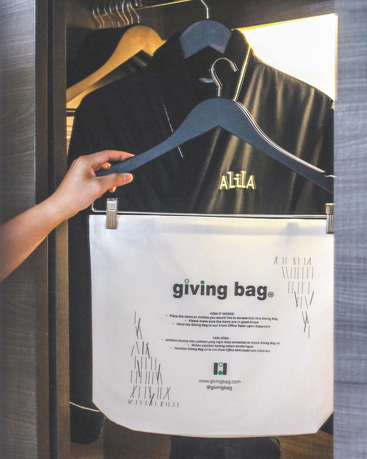 For These Two Classmates, Sustainable Travel Is in the ‘Bag ...